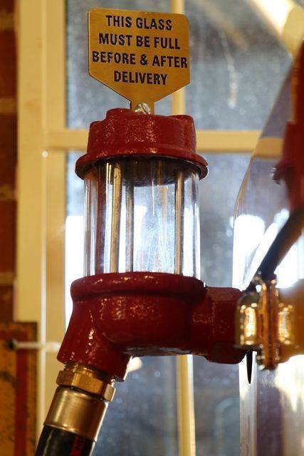 Wayne AS70 Shell Racing Petrol Pump. | XXXX Antique Complex